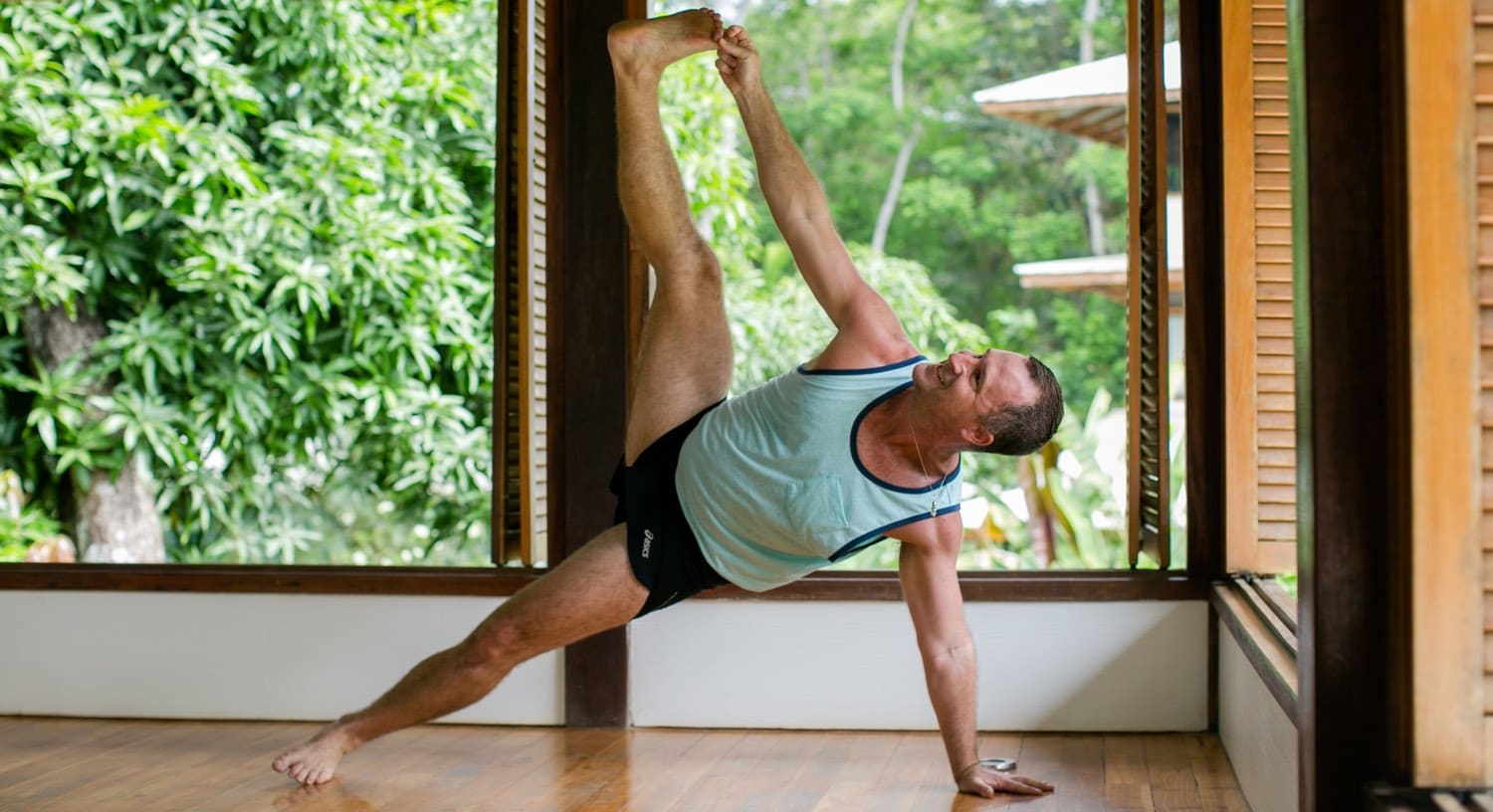 How to Become a Yoga Instructor: Your Guide to Teacher Training & Yoga ...